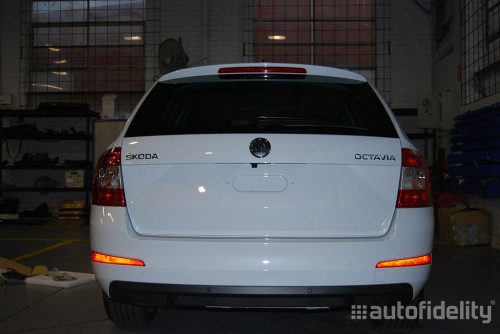 Integrated Rear View Camera System for Skoda Octavia 5E - Autofidelity