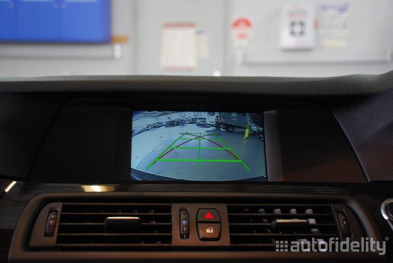 Integrated Rear View Camera System with Dynamic Guidelines for BMW 5 ...