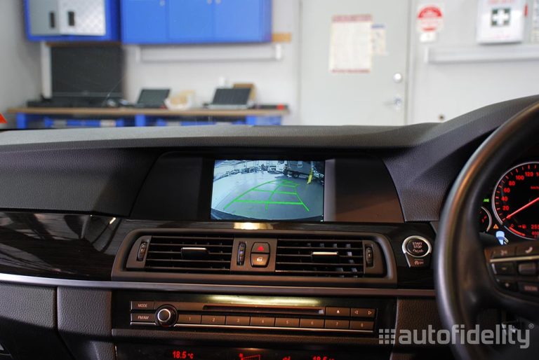 Integrated Rear View Camera System with Dynamic Guidelines for BMW 5 ...